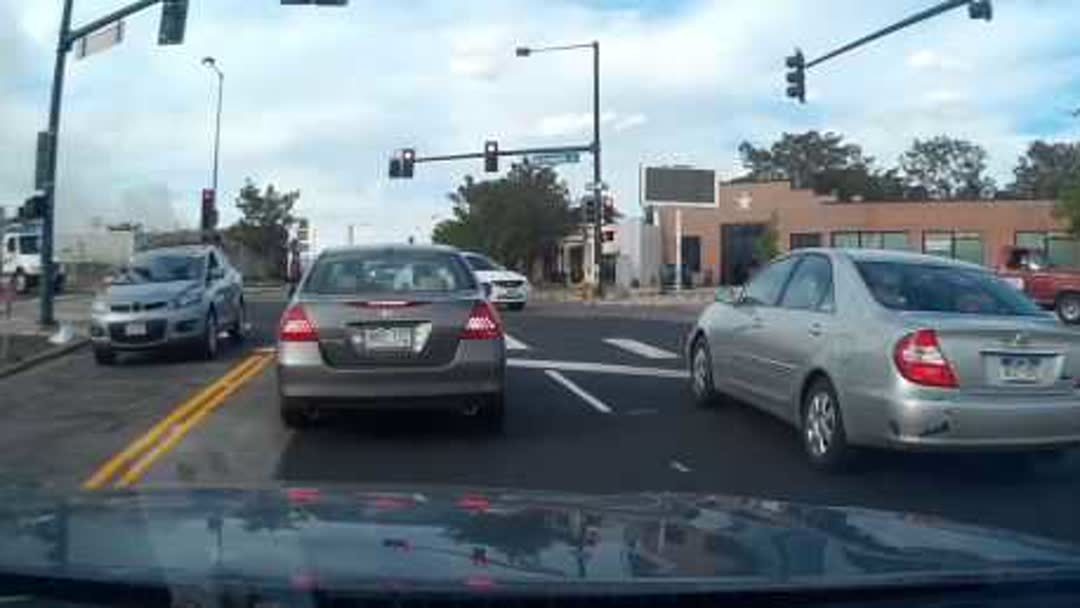 判定闯红灯要3张图片,可车停斑马线上被扣6分,3张图哪来的?