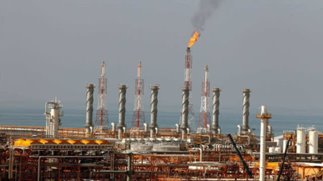 沙特炼油厂升起熊熊火光,战斗号角已经吹响?5.4万美军告急