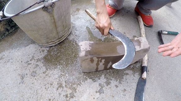 你见过磨刀石么?重要功夫深,铁杵磨成针,但我不会功夫也能磨!