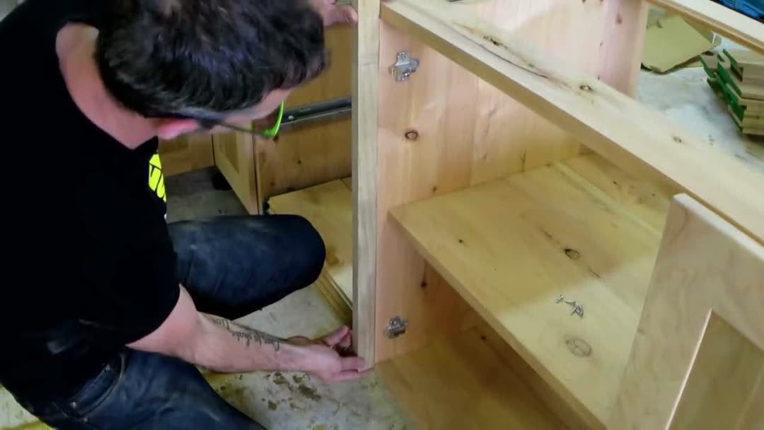 看木工师傅如何自己动手制作一个橱柜
