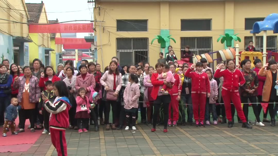 E 学生家长代表发言