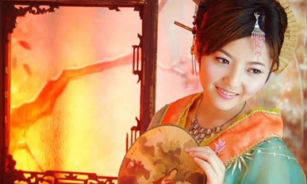 古代不存在卫生巾,女性来例假了怎么办?处理方式让人心疼!