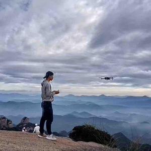 不会航拍的高兴 