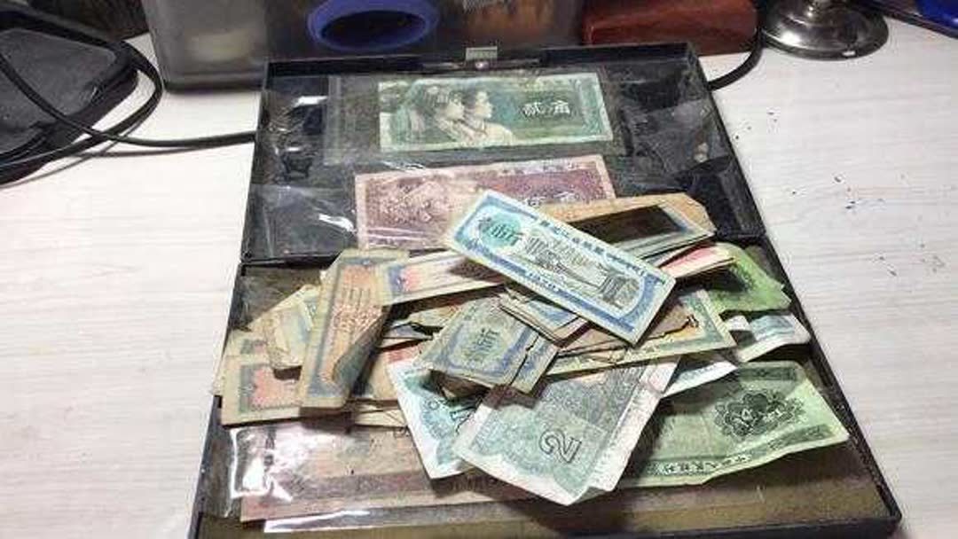 给大家看看我一些粮票还有几分钱很有年代感