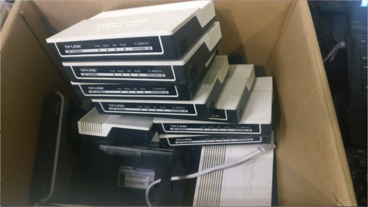 史上最低配tp-link路由器,只有1根天线,只能插一根网线