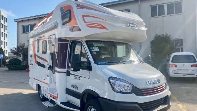 唐山亚特C型双拓展房车,国产依维柯C型大额头房车价格多少