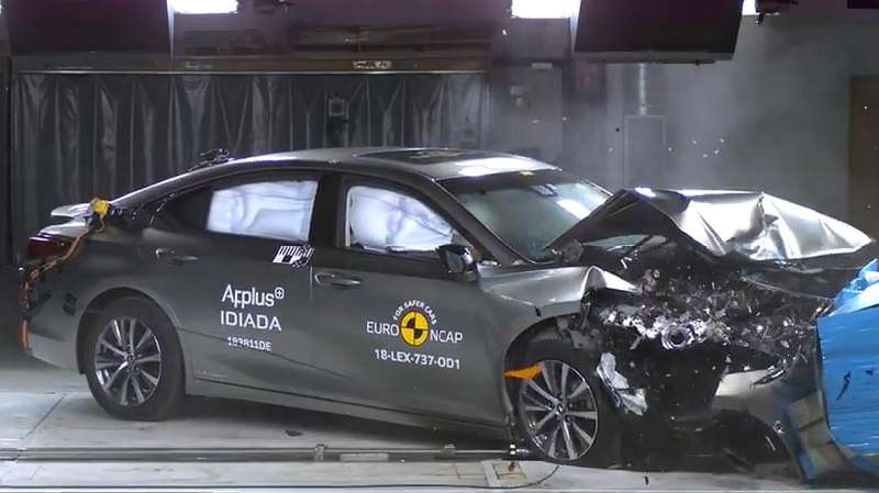 雷克萨斯ES的碰撞测试出炉，结不结实看了就知道