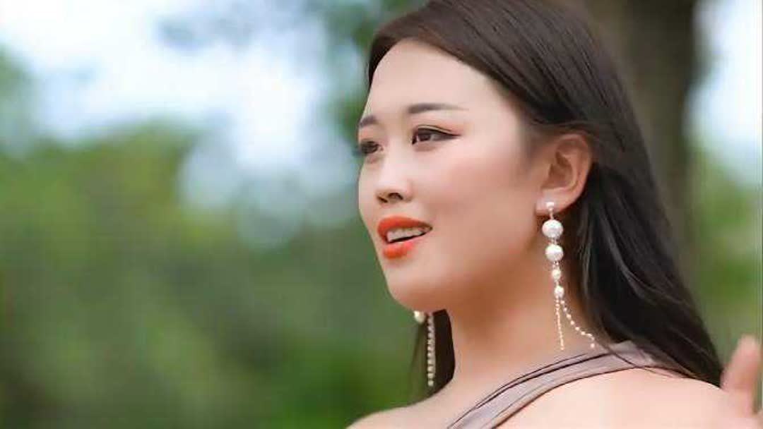 美女一首DJ歌曲《要啥自行车》,动感的旋律,听着很带劲!