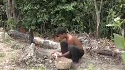 青山环抱,碧水长流,环境真幽美,艰苦的环境可以磨炼人的意志!