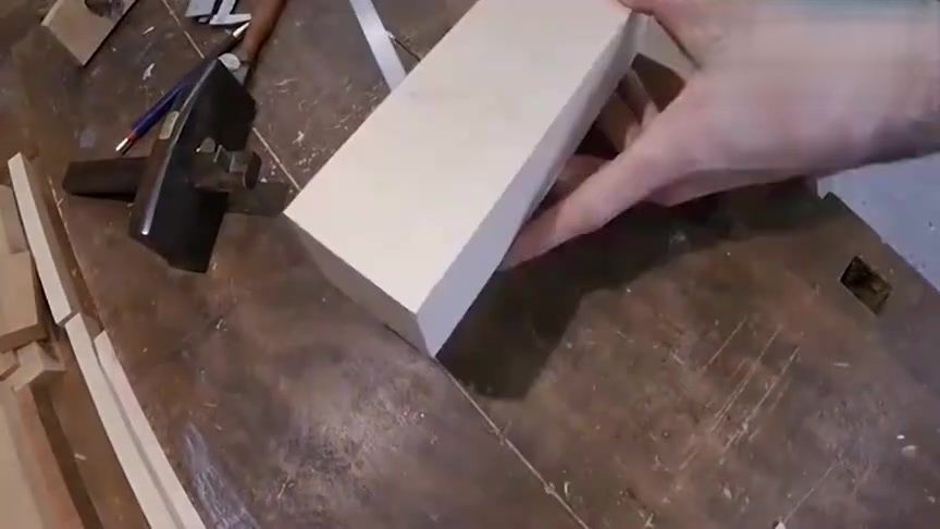 好像当木匠啊,看着榫卯结构,真令人舒服