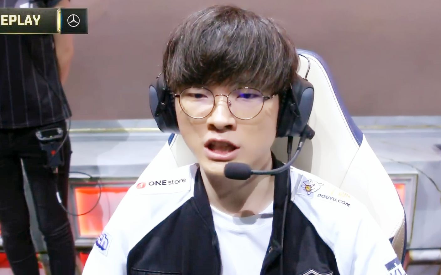 英雄联盟:faker手抖时,神会流血但不会被击倒的神话,刻上了史书