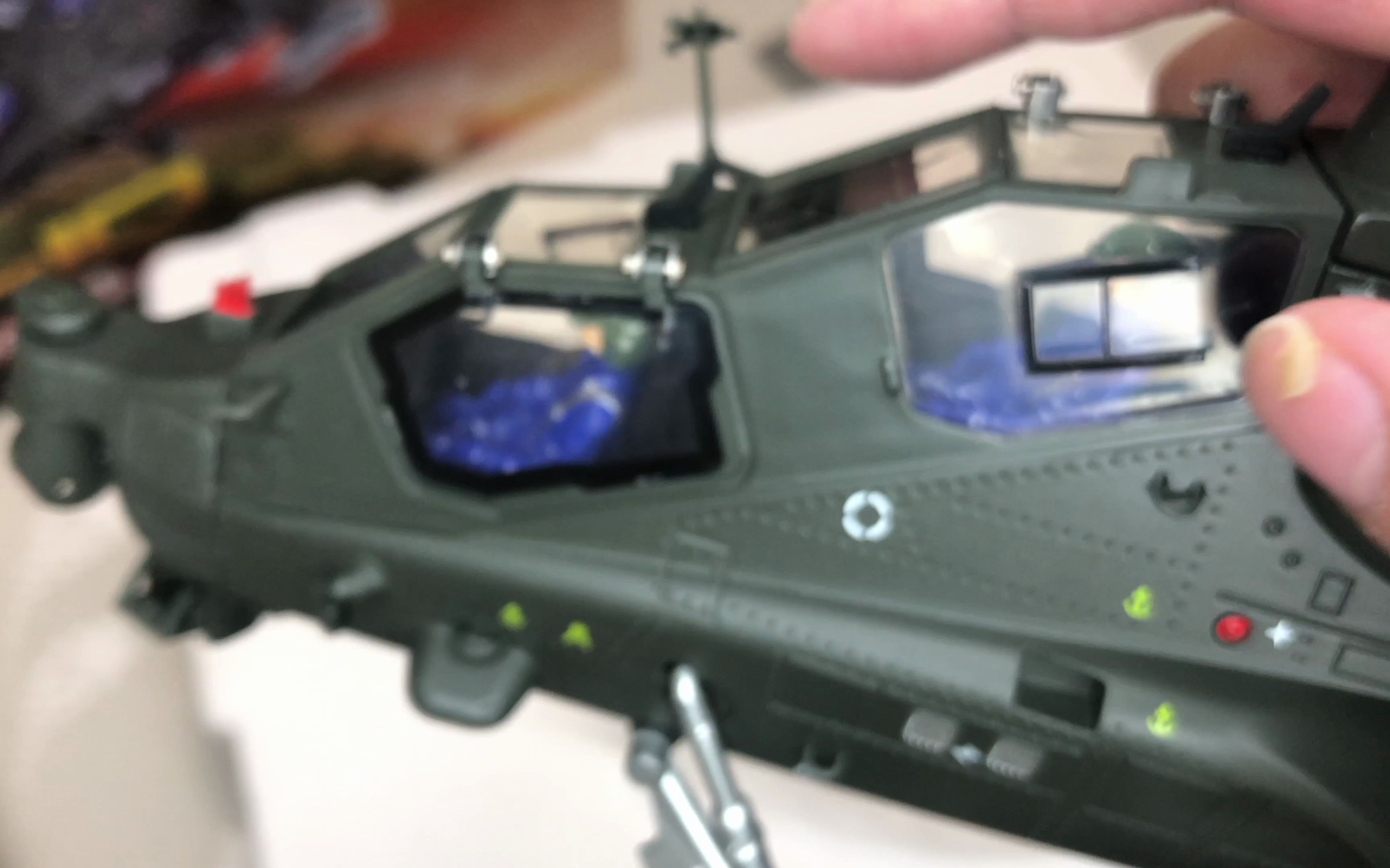 开箱1/32合金武直十直升机模型WZ10陆军航空兵