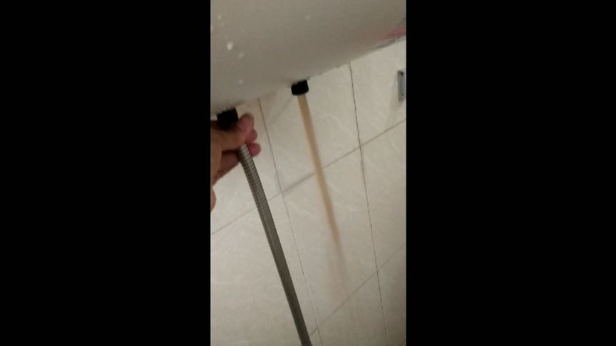 没有排污口的电热水器怎样清洗?不用拆机,一招搞定