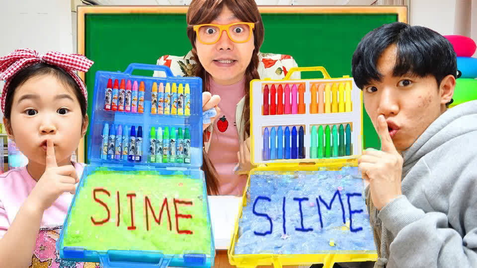 宝蓝角色扮演学生挑战!在课堂上玩耍,是会被批评的!
