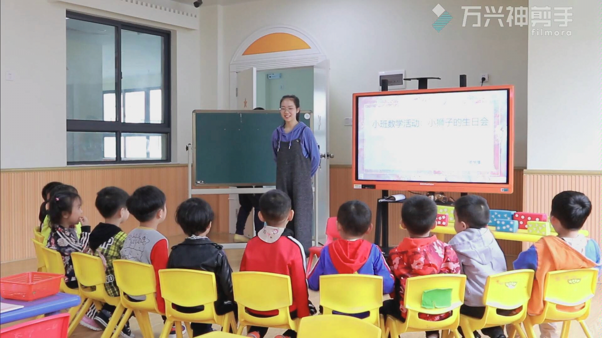 小班数学活动:小狮子的生日会(学习分类)