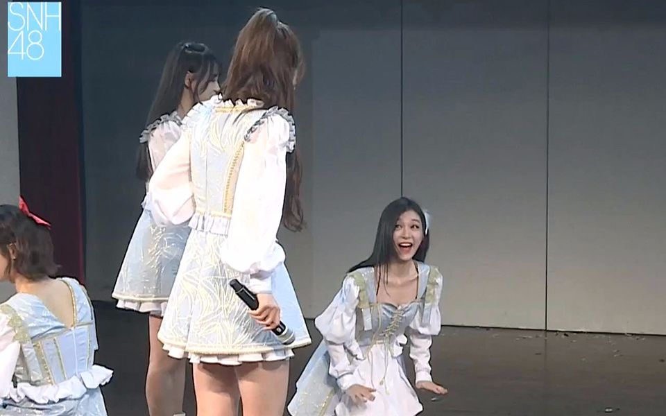 【张语格】没病走两步,地上打滚很嚣张,这些非人类动作模仿太难了