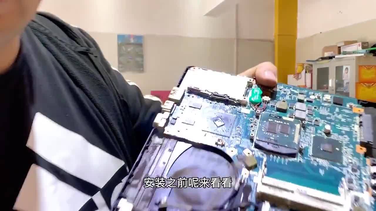 笔记本电脑不启动还断电,拆解清灰换硬盘搞定,这收费方式真香