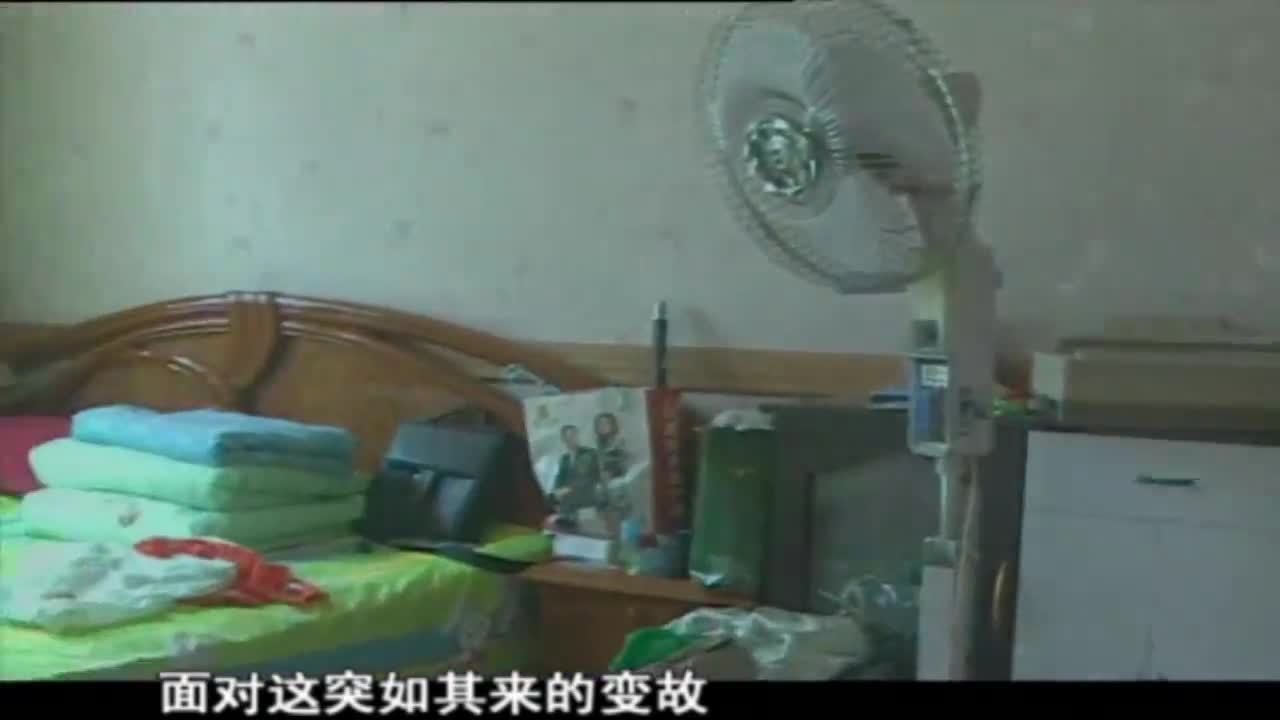 家中被盗窃八万元现金,门窗却完好无损,女子突然想到一个网友