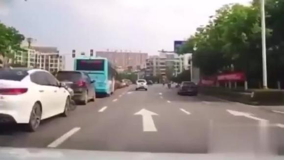 这就是不按交通规则的后果