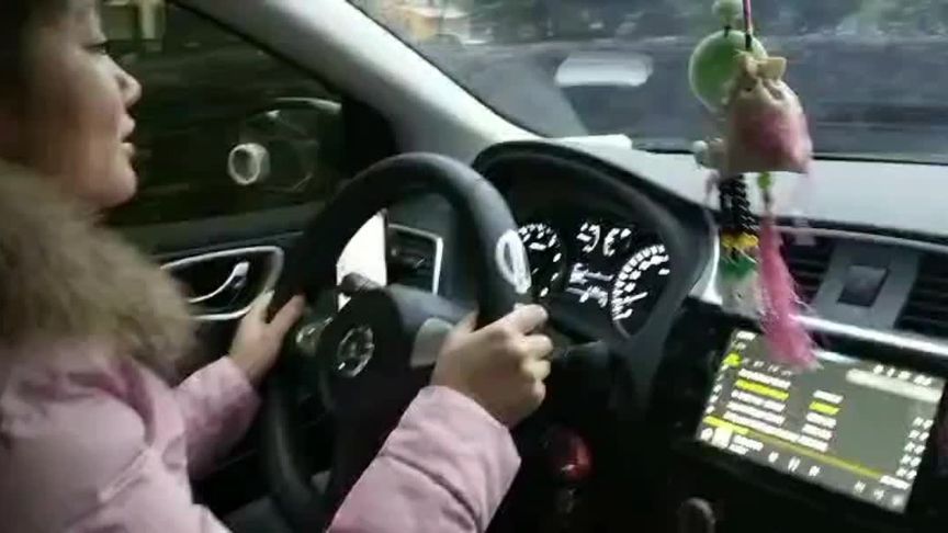 女司机提车(新轩逸经典)后,第一次开车,大家评价一下驾车技术