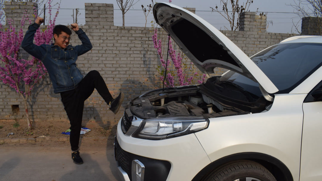 农村小伙买二手车时,没有检查这几点?买回一检查发现是事故车