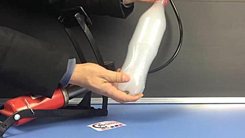 如何在可乐瓶中造出云雾? 趣味物理实验! 科学有意思!