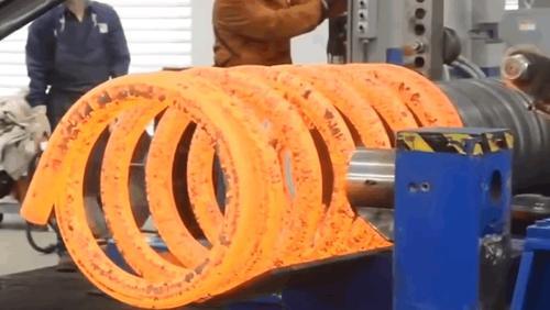 又大又粗的弹簧是如何制造出来的 这么大尺寸还是第一次见