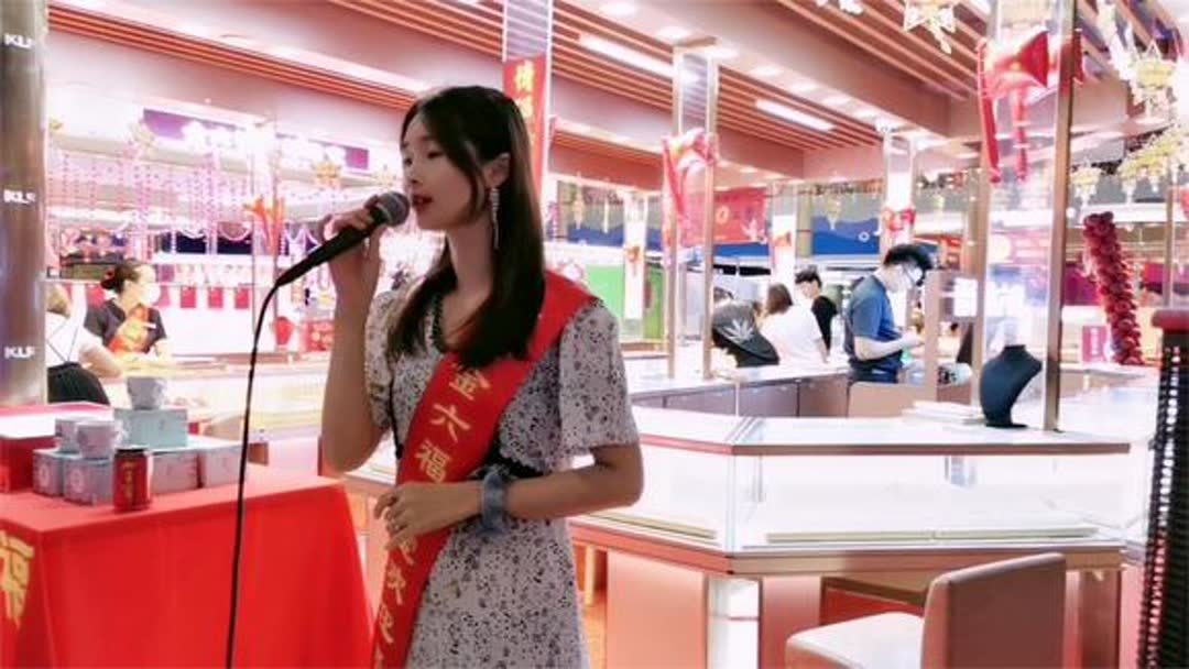 小姐姐一首裘海正的经典老歌《爱你十分泪七分》,歌词催人泪下啊