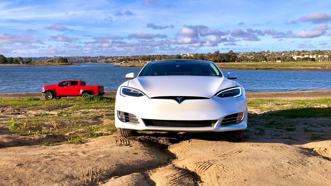 第一台特斯拉亮相!司机:换过3次电池、4次电机、1次.