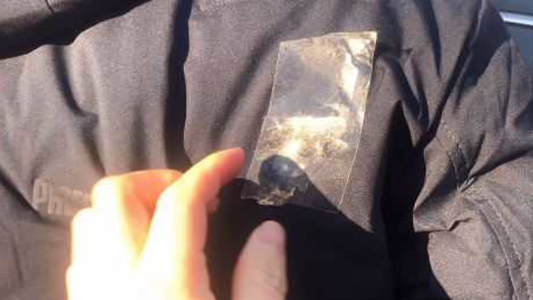 大成子这下摊事了,新买的羽绒服刮漏了,气的新红直嘟囔!