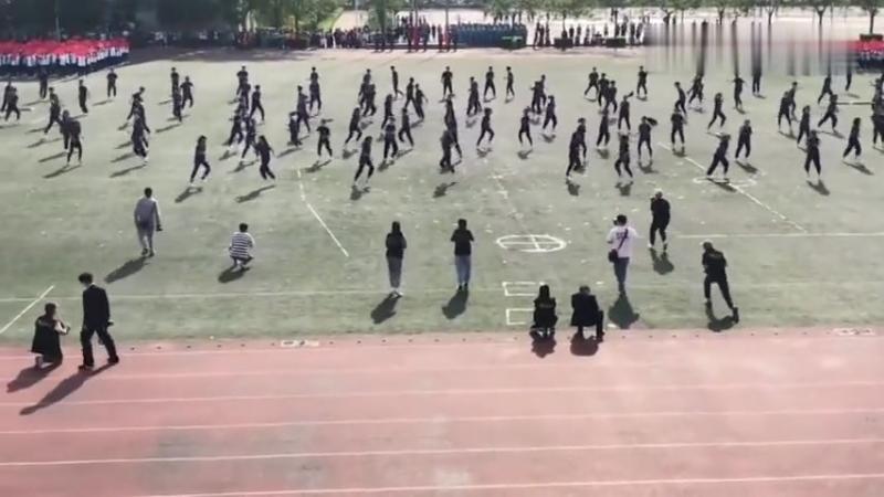运动会开幕式上,这个队形是什么!