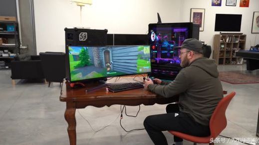 用12万元的电脑玩《堡垒之夜》是一个什么样的体验?