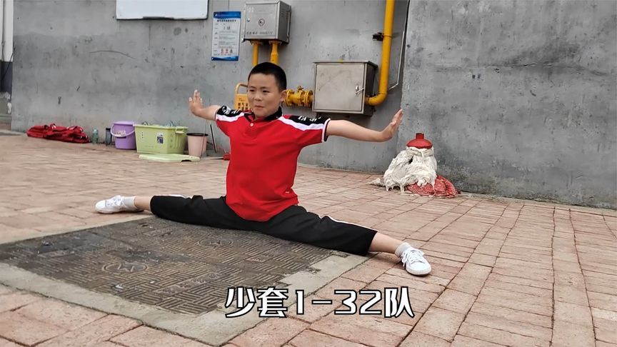 我在塔沟武校学武术:围观功夫小子训练,超酷!