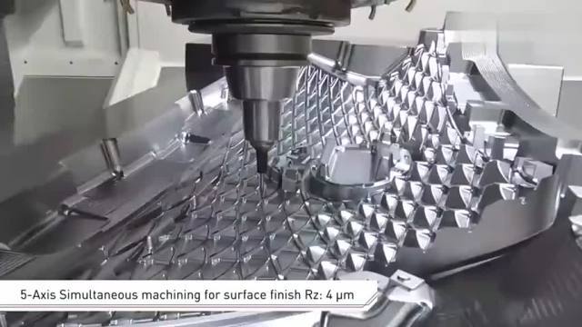 看这数控机床加工注塑模具,网友:看起来就感觉很贵!