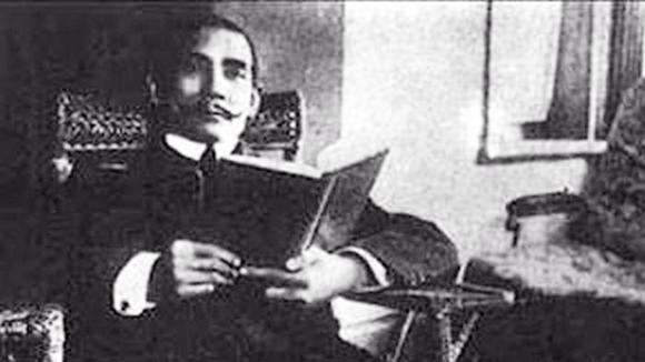 在孙中山先生诞辰130周年纪念日的时候,中山舰打捞工程正式启动