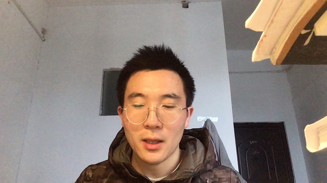 )政府部门因正常工作需要砍伐了部分树枝,但被人拍成视频发到网上,...