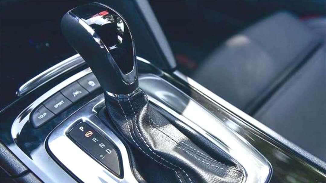 自动挡上下长坡时,必须挂L档吗?很多新手用错了,导致刹车失灵