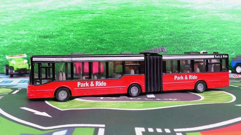 仿真双节加长版公交车模型展示 儿童益智玩具育儿视频