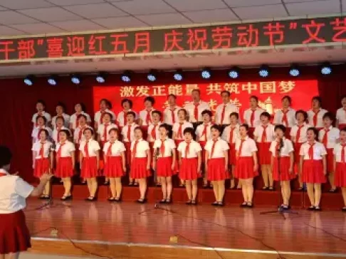 合唱:让我们荡起双桨