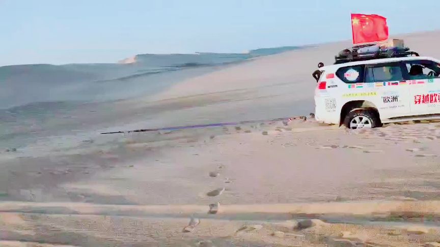 每天罗布泊就是拖车脱困,其乐融融体验一下!#罗布泊无人区
