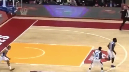 篮球世界:CBA名场面,杨鸣被欺负,郭士强这个摸脸杀好温柔!