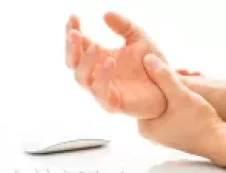 如果手上有这些症状,怕就是血管堵塞了,看看自己有没有