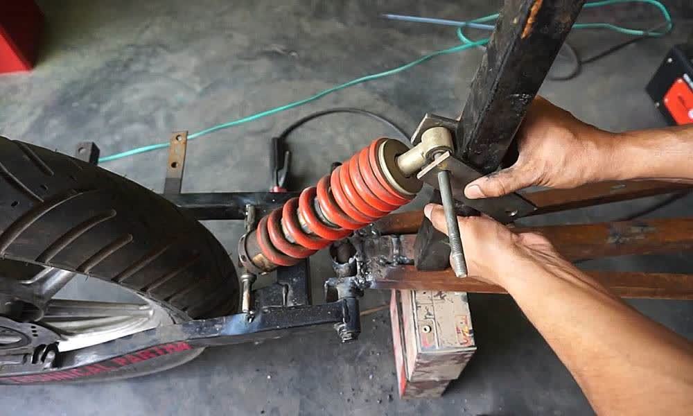 农村大叔自制一辆电动车,看完我服了,果然是高手在民间啊!