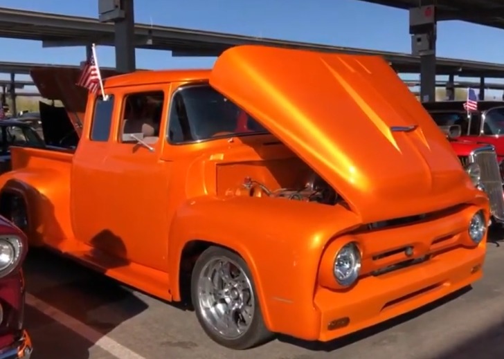 许多外国人都会去参观这样的经典汽车展览!