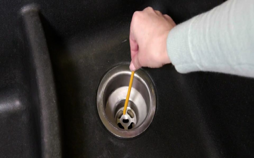 花几十块买个疏通下水道清洁神器,可直达最易堵塞的U形拐弯处