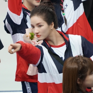 抠鼻屎弹死你呀 