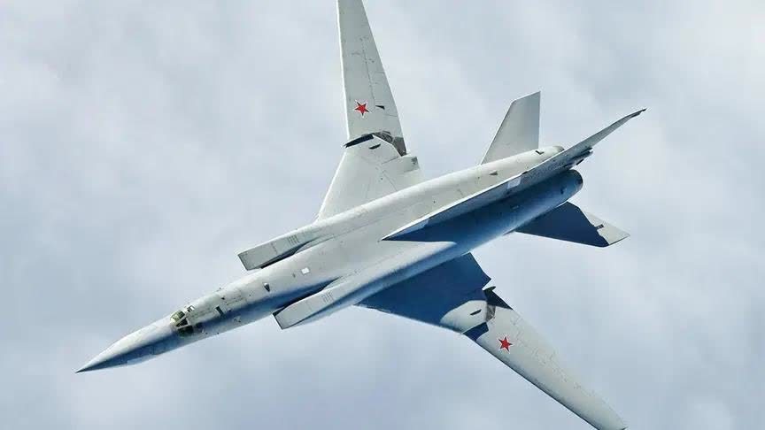 俄罗斯抢占北极,发射最新高超音速导弹,专家:已经走在了前面