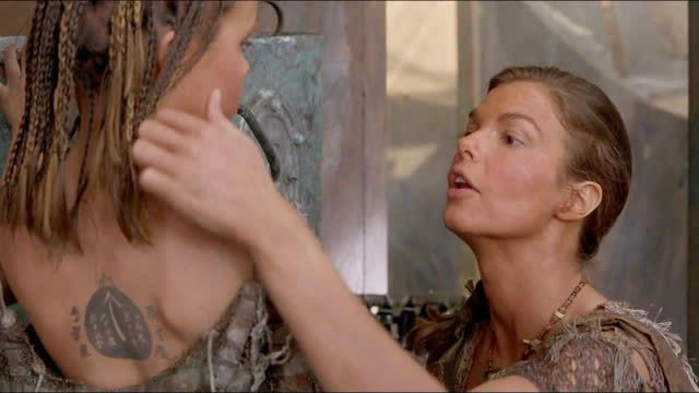 未来全球变成海洋,最后一块陆地却藏在女孩背上