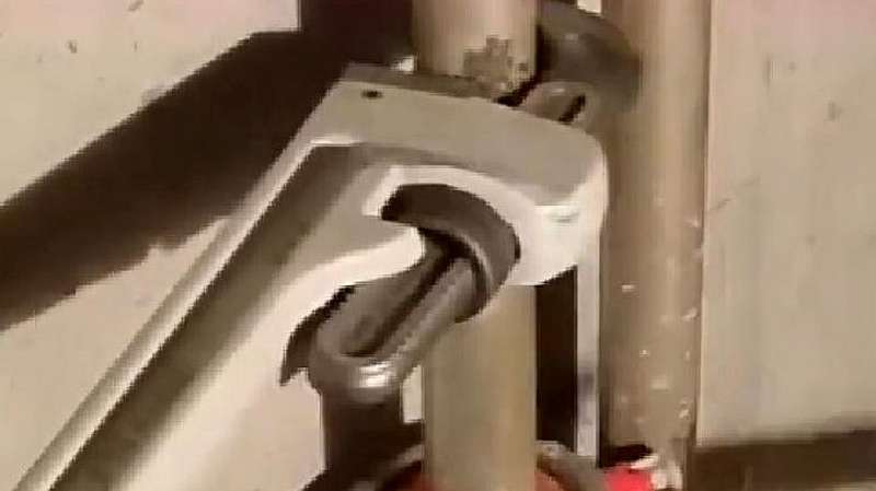 铁管与PPR管连接,却没有丝扣怎么办?别急老师傅教你现场车丝扣