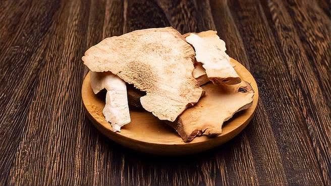 土茯苓别称冷饭团,具有清热解毒、利水渗湿、消肿止痛的功效